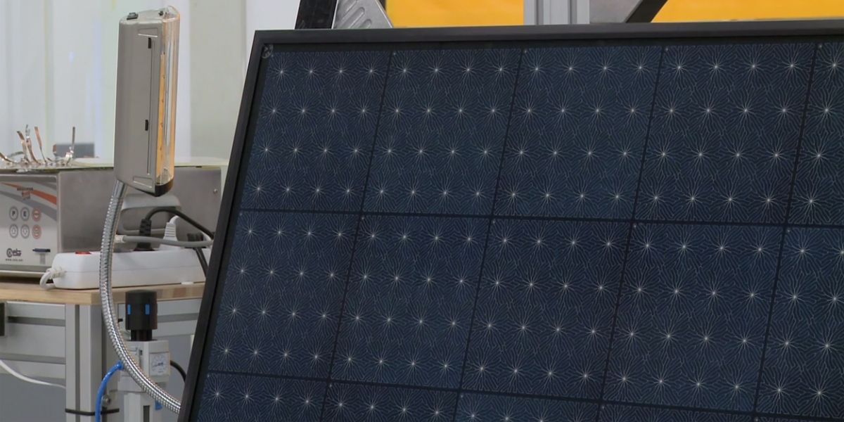 VIDEO: Solland Solar Uses DuPont™ Tedlar® PV Backsheet Material for ...